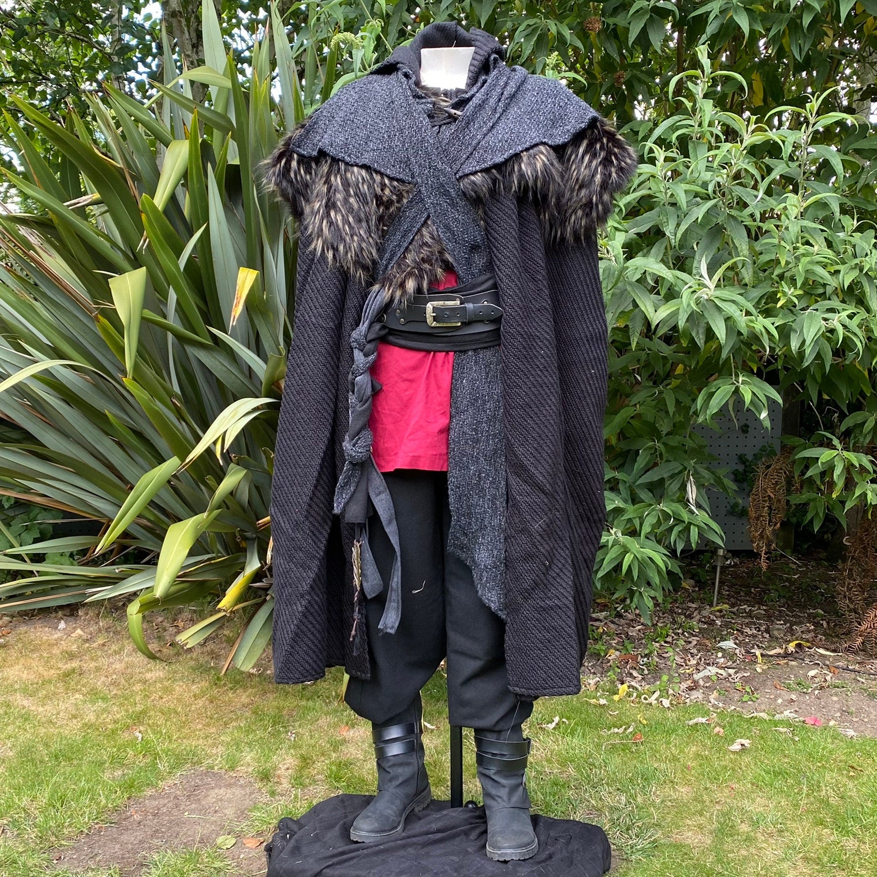 LARP Outfit 5 Pieces - Viking Warrior - Black and Red – LARP Costumes