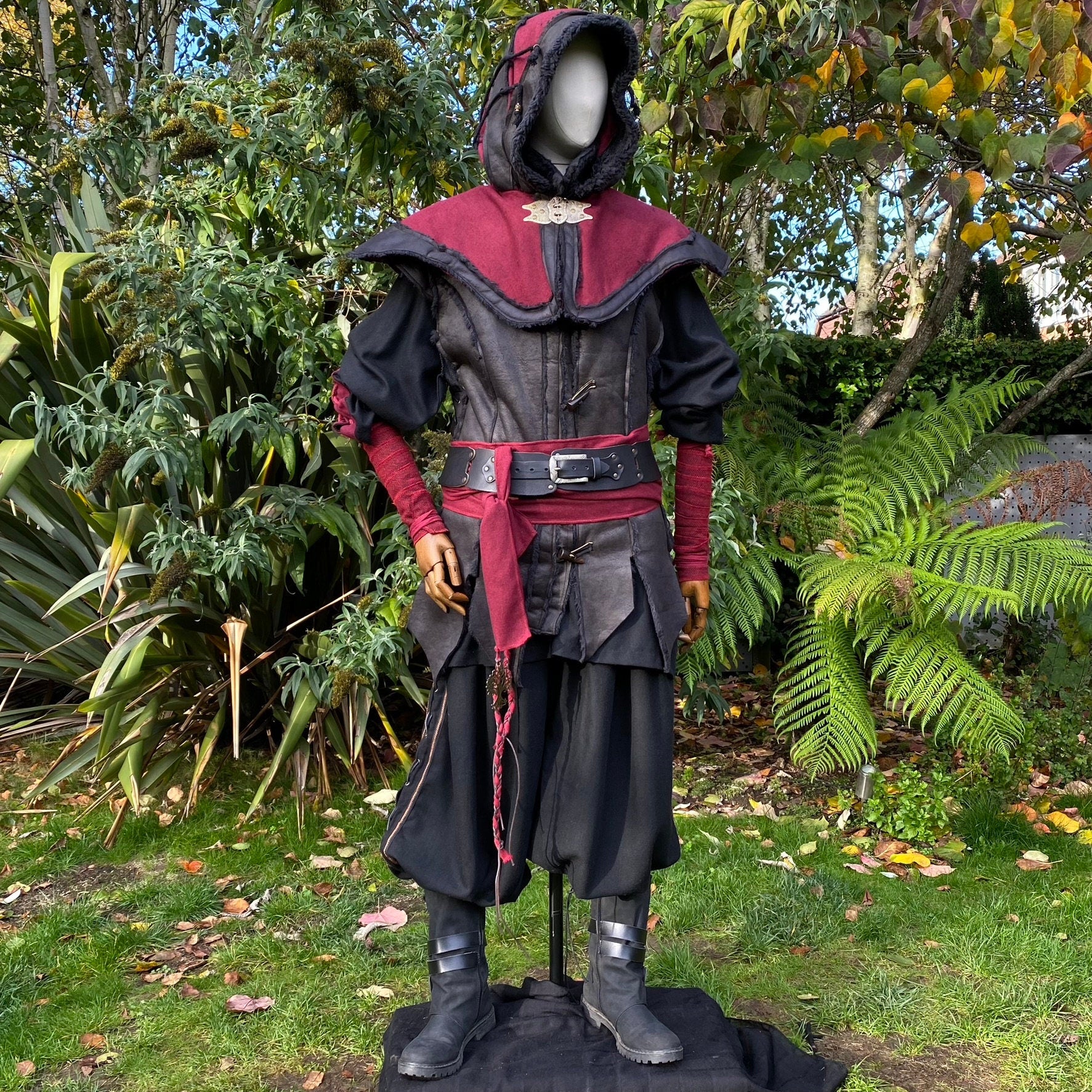 The Incredible LARP Belt with Accessories – LARP Costumes